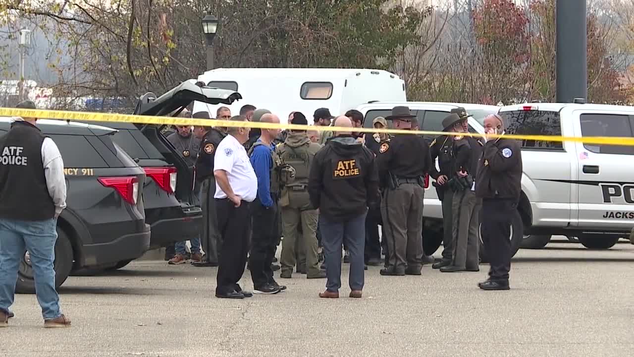 SWAT officer, suspect in hotel standoff shooting ID’d: US Marshals ...