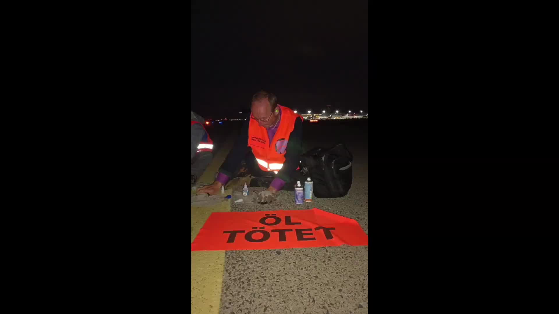 Climate Activists Glue Themselves to Cologne Airport Runway – WNCT