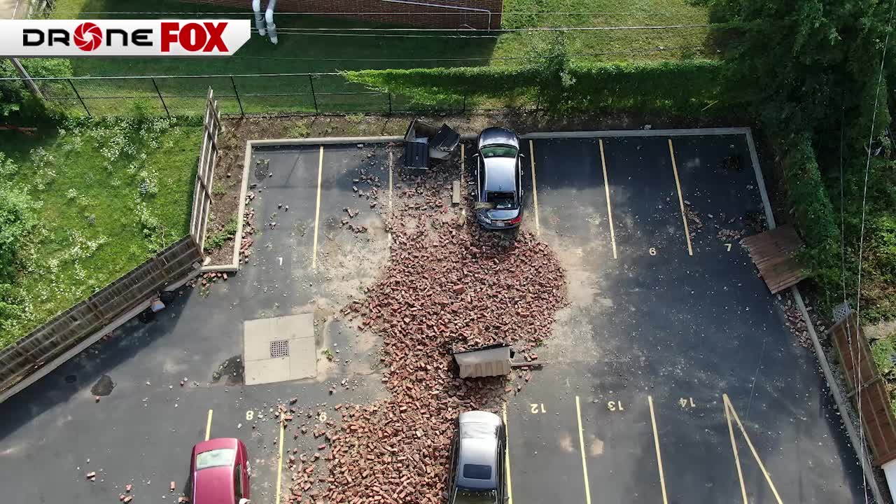 Chimney, part of roof blown off at Lakewood apartment – Fox 8 Cleveland WJW